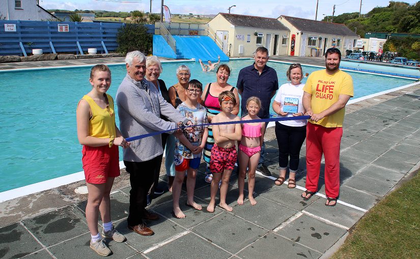 Mayor Councillor Clive Polkinghorne opens Hayle Open Air Swimming Pool ...